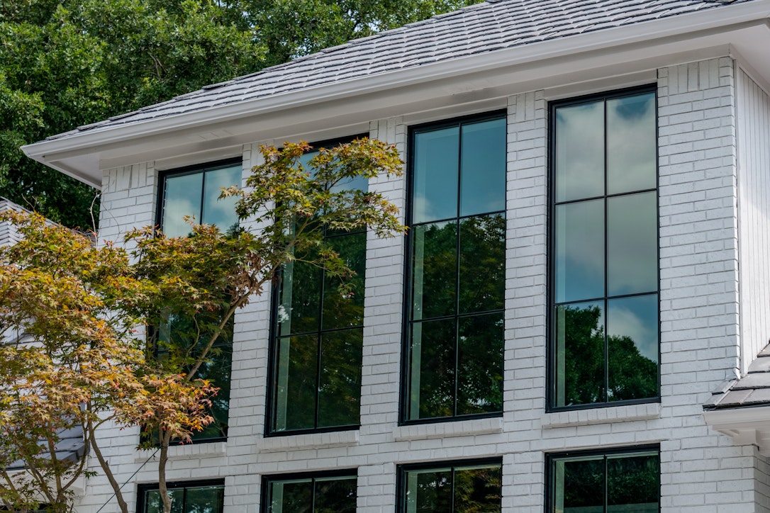 Grand Entry Windows with A Round Top Window